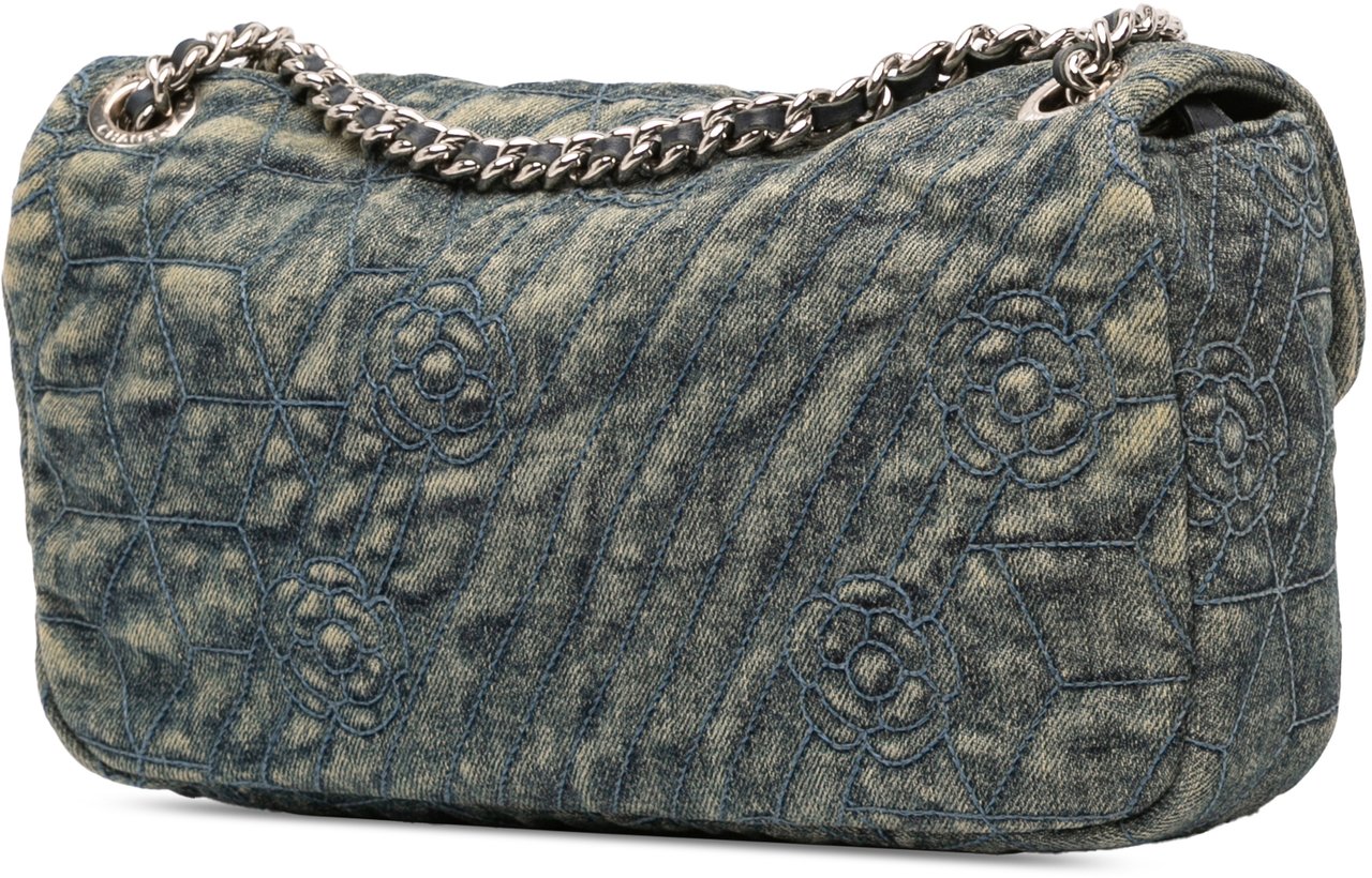 Chanel Medium Embroidered Denim Camellia Flap | Vanaf € 4226,-