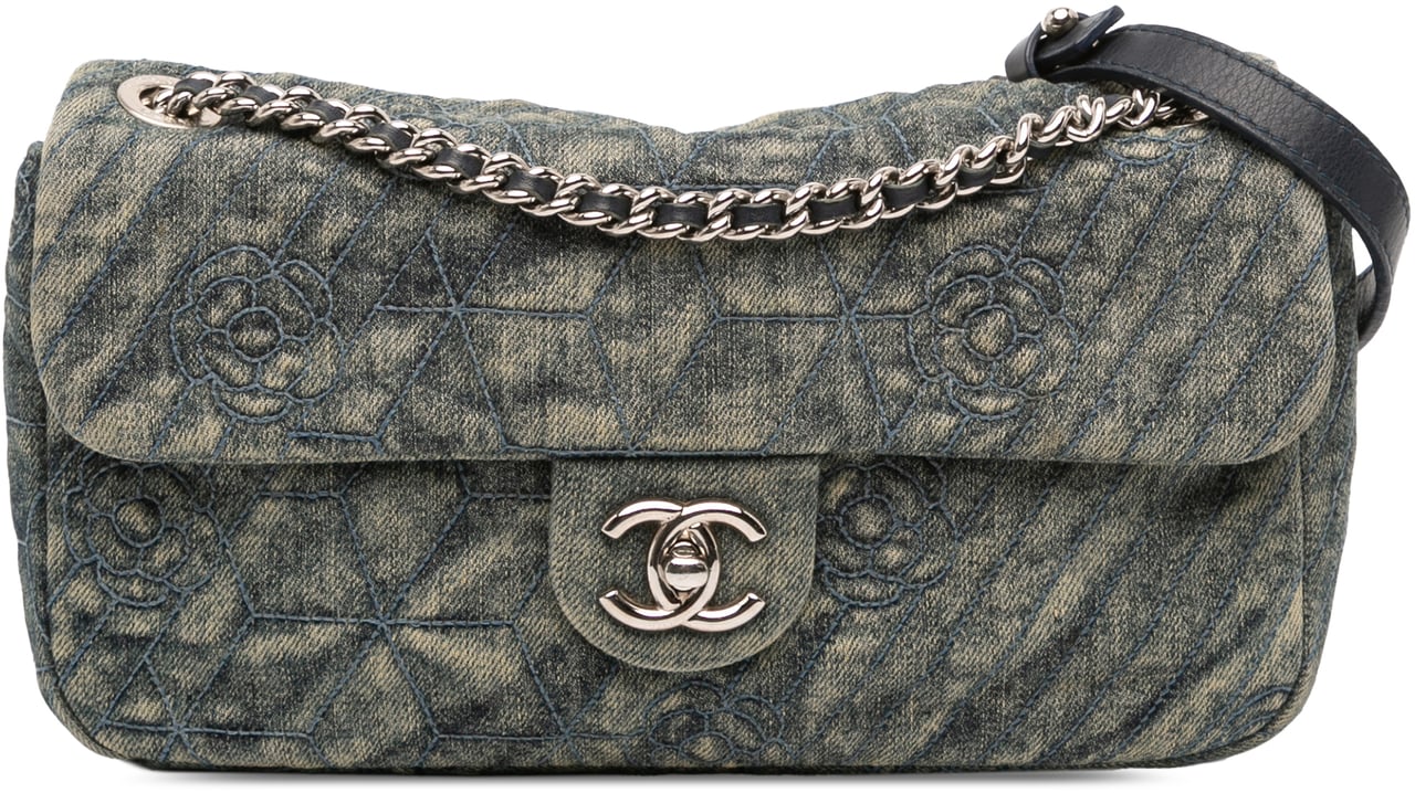 Chanel Medium Embroidered Denim Camellia Flap | Vanaf € 4226,-