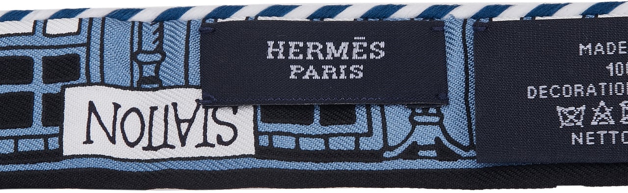 Hermès Candy Doll Twilly Silk Scarf | WINTER SALE € 158,43 (40% Korting)