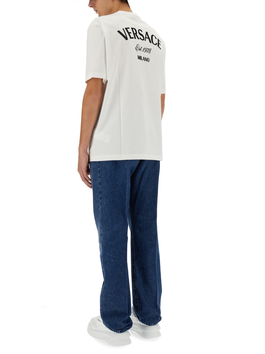 Versace T-SHIRT WITH LOGO | WINTER SALE € 412,50 (25% Korting)