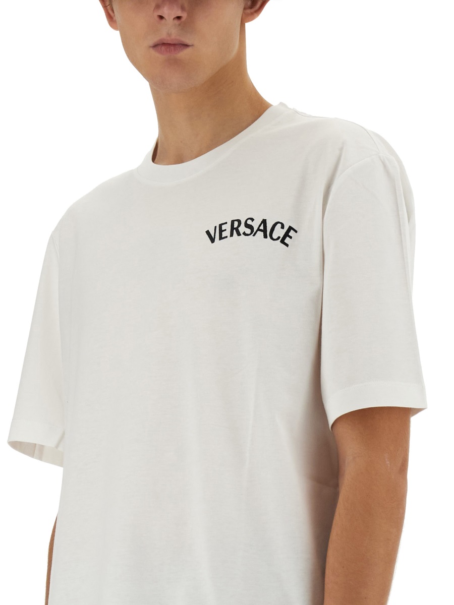 Versace T-SHIRT WITH LOGO | WINTER SALE € 412,50 (25% Korting)